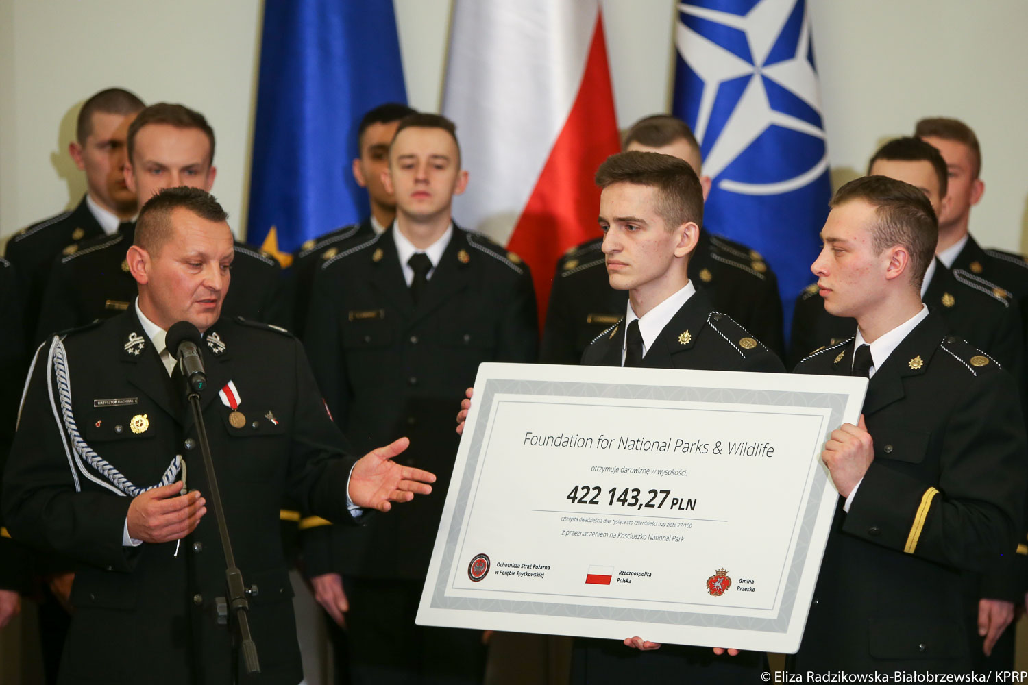 Polish firefighters raise money for Australian wildfire relief - VibeMedia